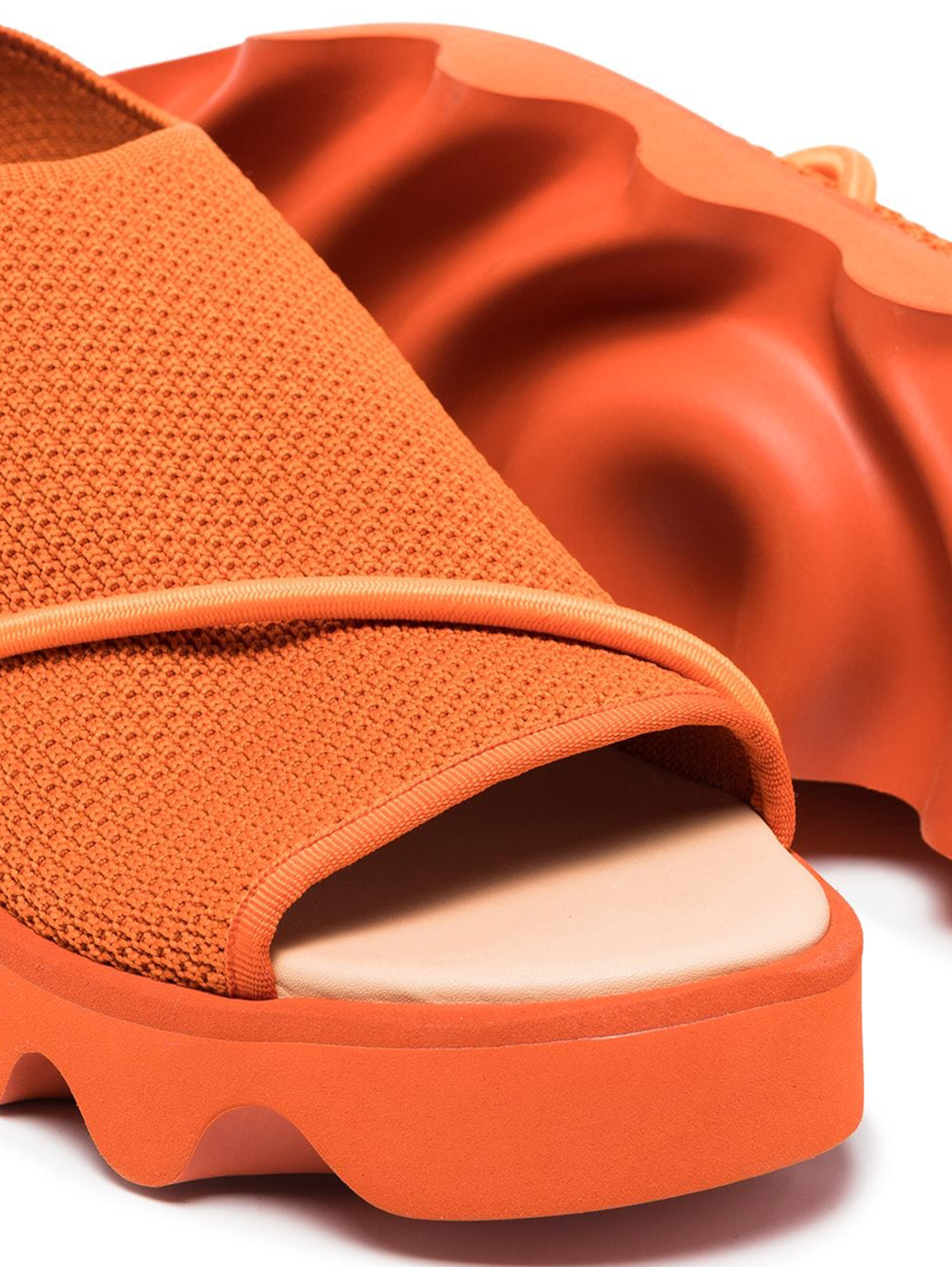COLOR TREND • Rétro Clémentine : un orange juteux et pulpeux