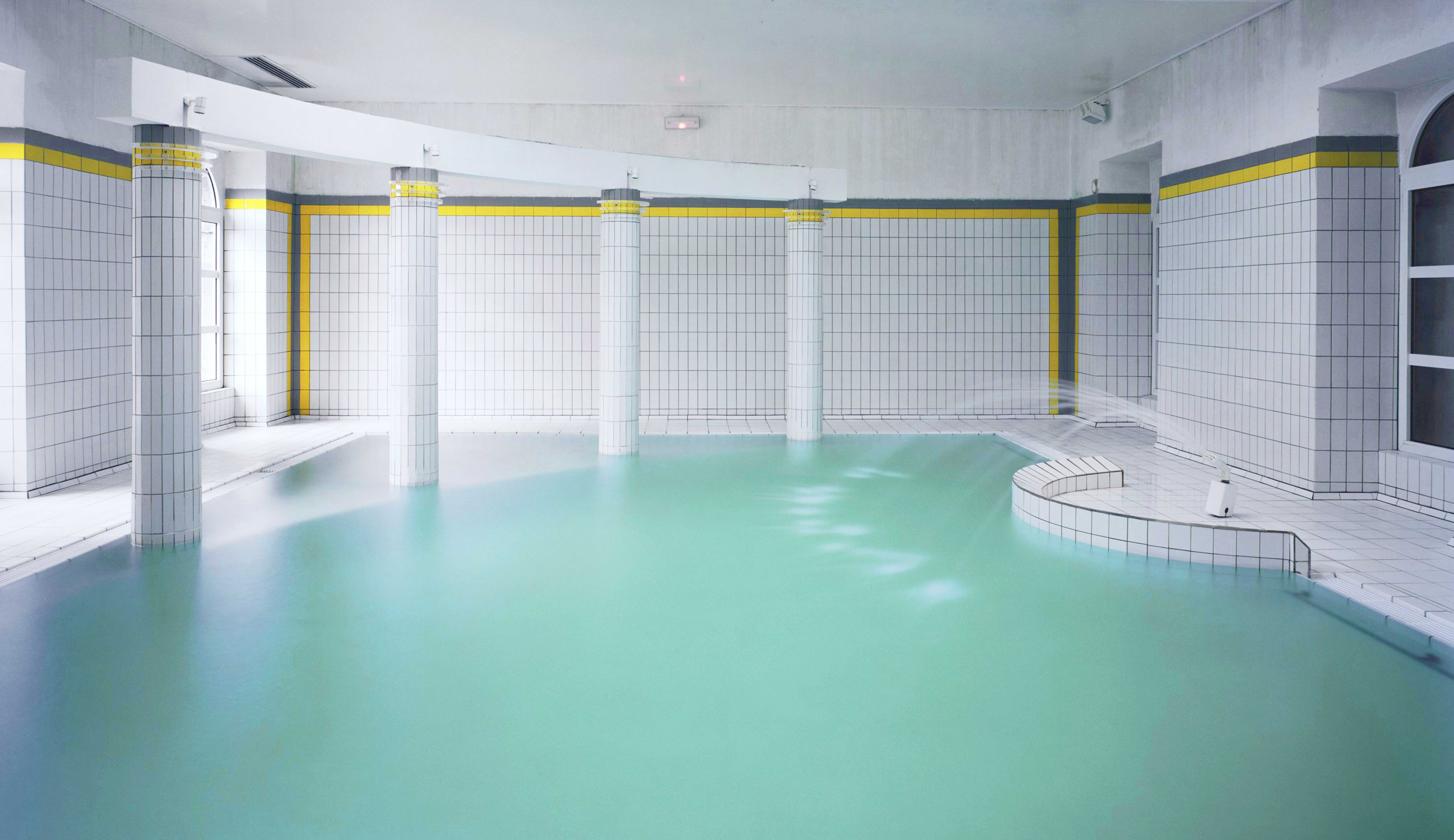 Best of swimming pools : 6 styles de piscines aux contrastes bien trempés