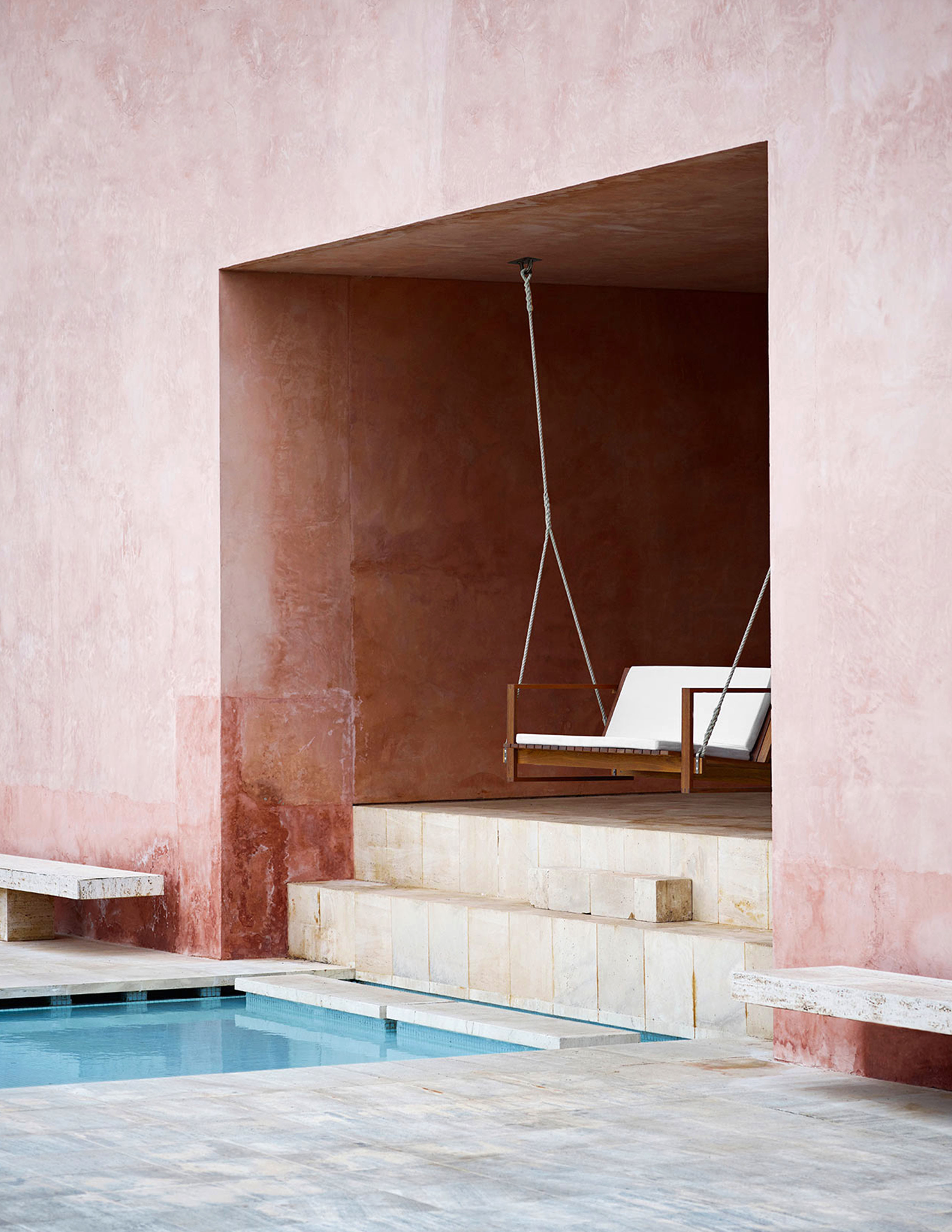 Best of swimming pools : 6 styles de piscines aux contrastes bien trempés