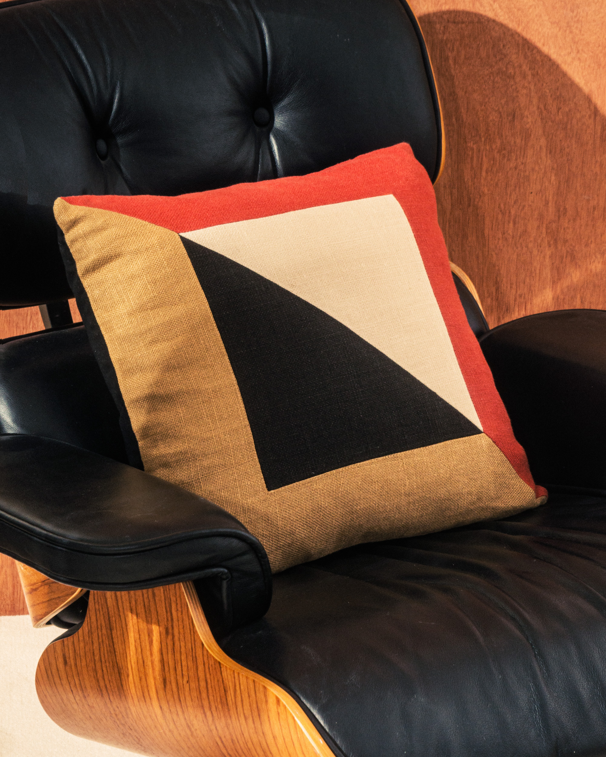 Le coussin Playground fait un clin d'œil graphique aux terrains de sport