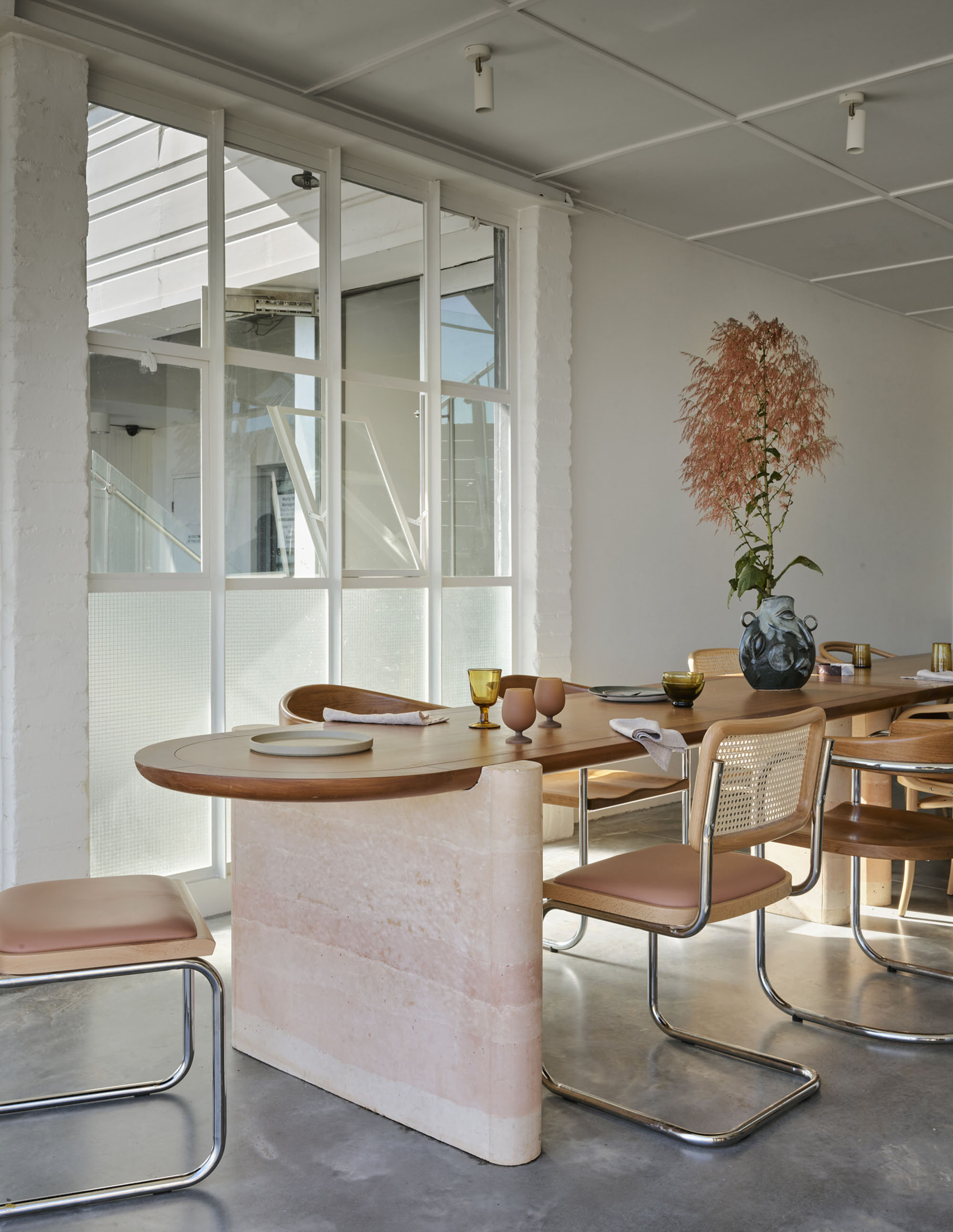 Best of soft cafés: harmonious and soft interiors
