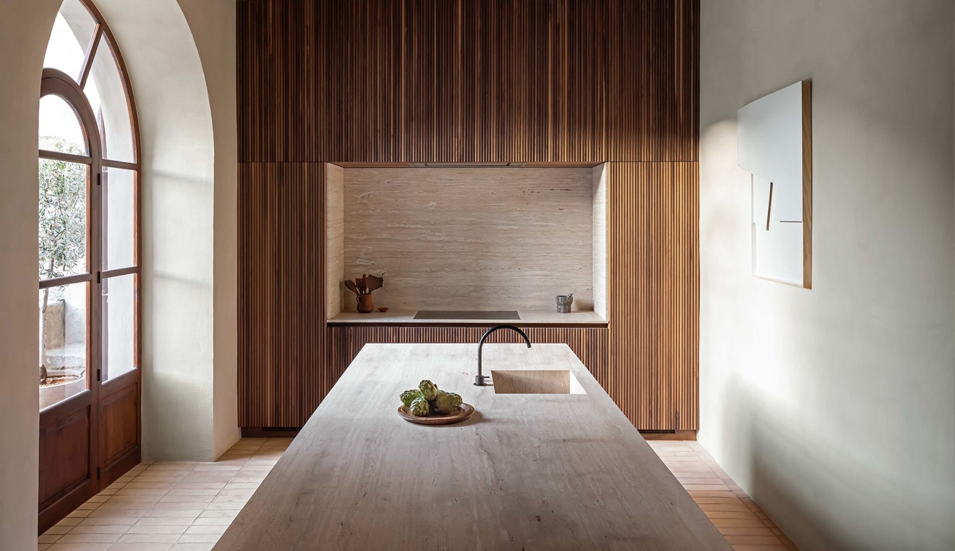 Quand les essences du bois taillent le fil conducteur de décors singuliers