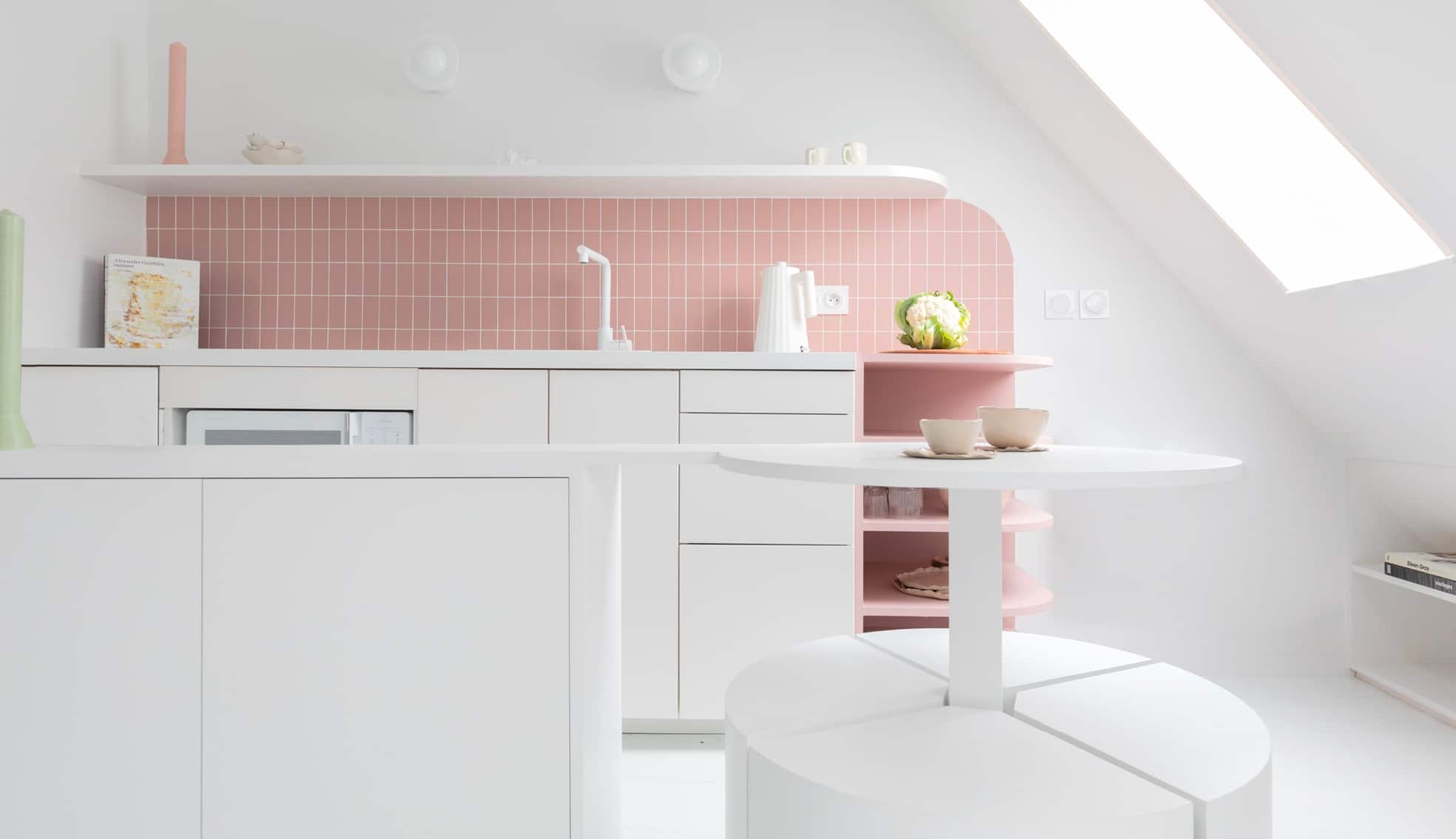 Visite de 7 mini studios de moins de 20m² finement aménagés à Paris