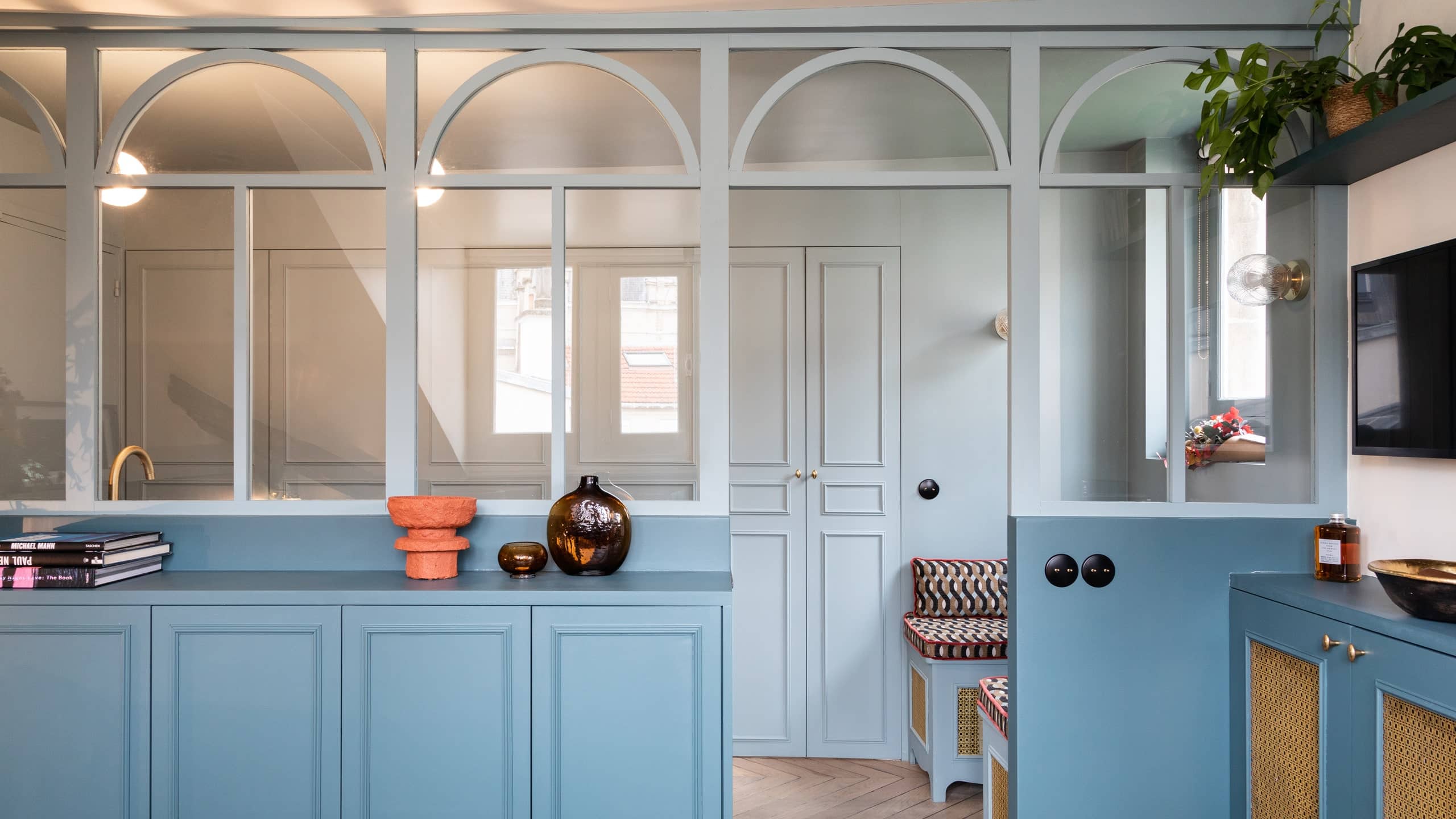 Visite de 7 mini studios de moins de 20m² finement aménagés à Paris