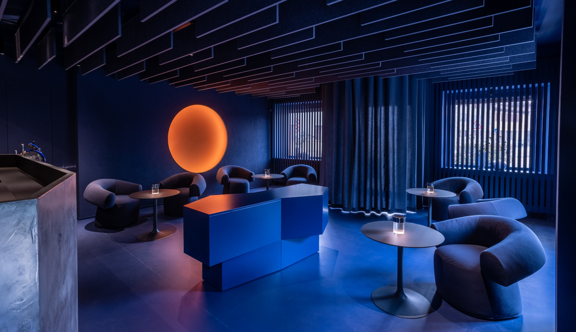 Le "Blue Lounge" du restaurant Agli Amici 1887 par Visual Display à Udine