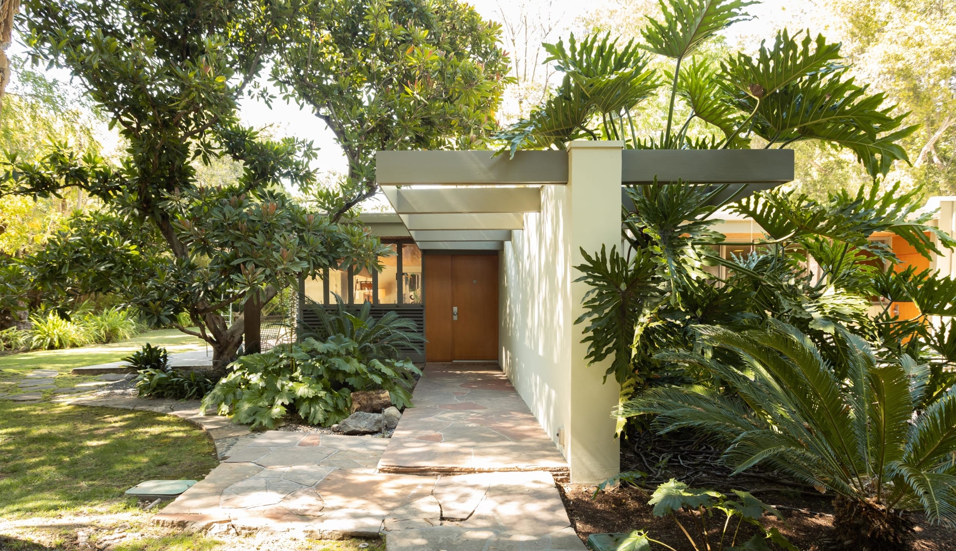 Visit to Elsa Hosk's Modernist House Designed by Richard Neutra
