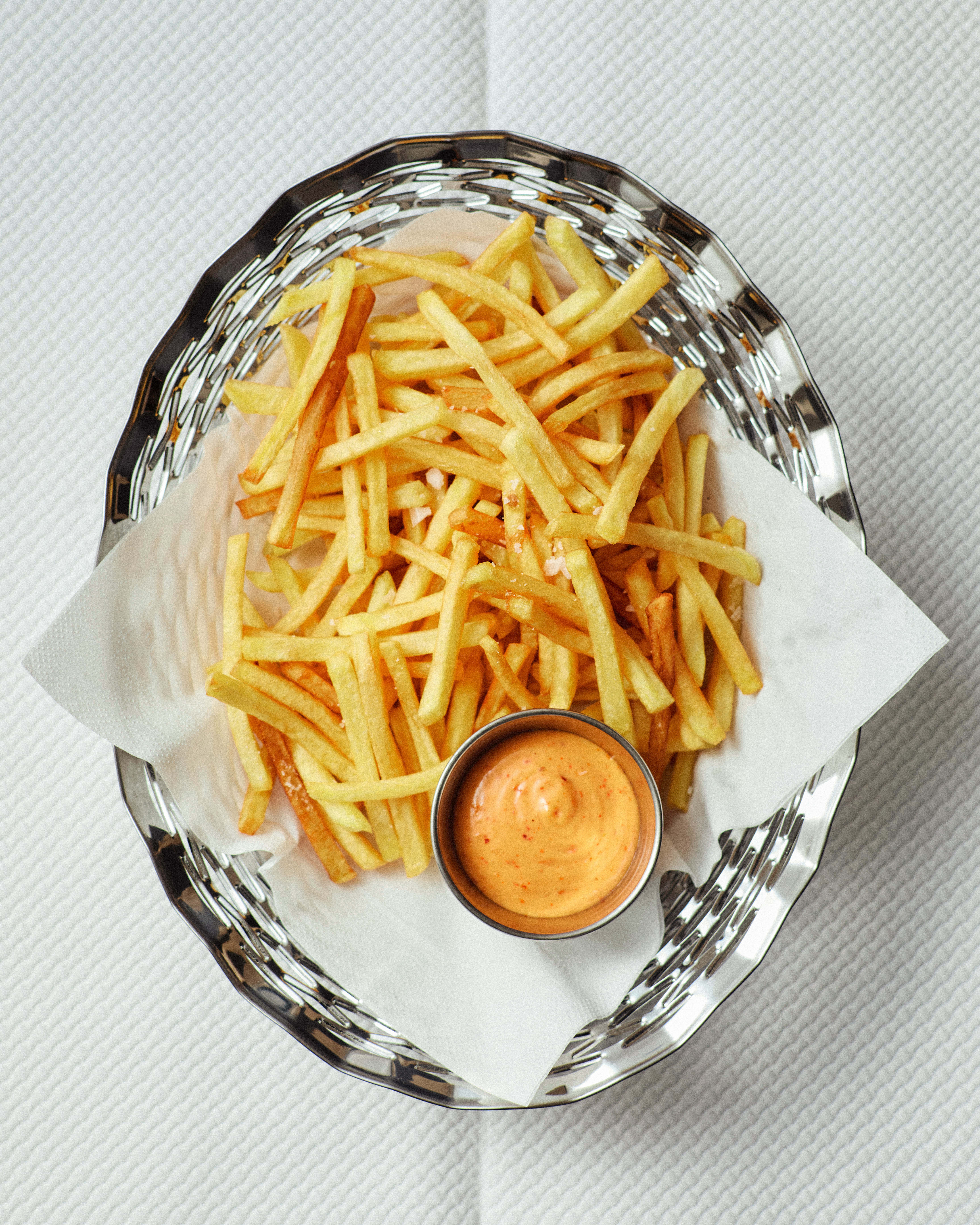 Le Cornichon Paris, nouveau bistrot-tabac de quartier contemporain