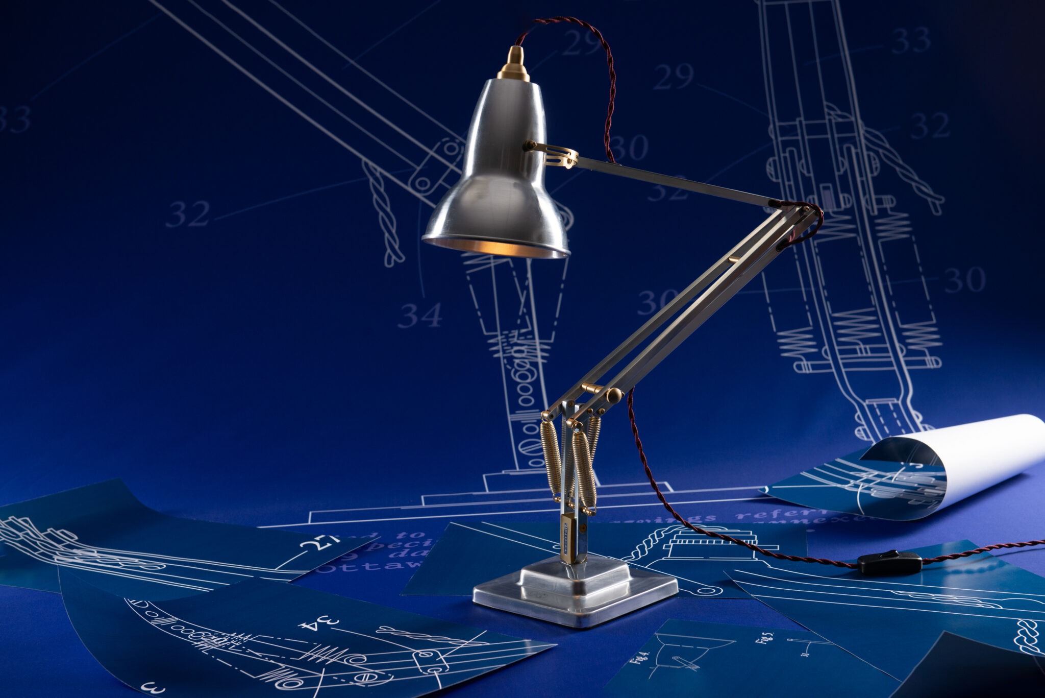 Iconic Anglepoise : l'épopée d'une lampe britannique historique