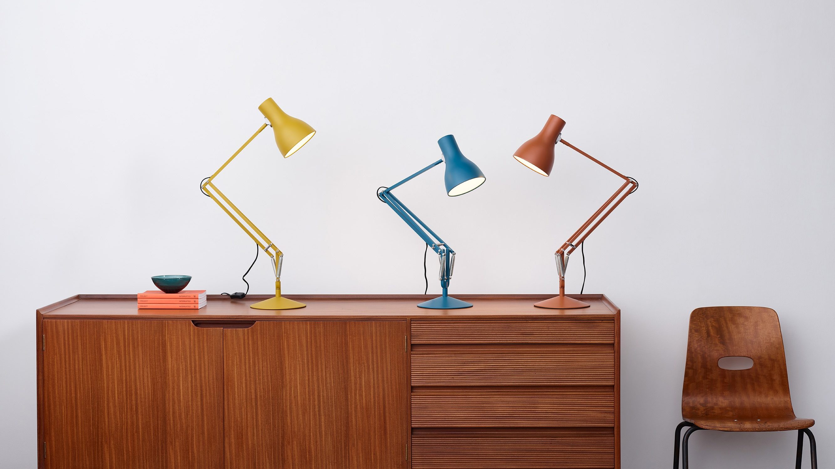 Iconic Anglepoise : l'épopée d'une lampe britannique historique